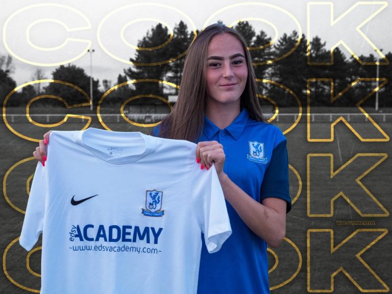 Ladies sign Courtney Cook… – Enfield Town Ladies FC